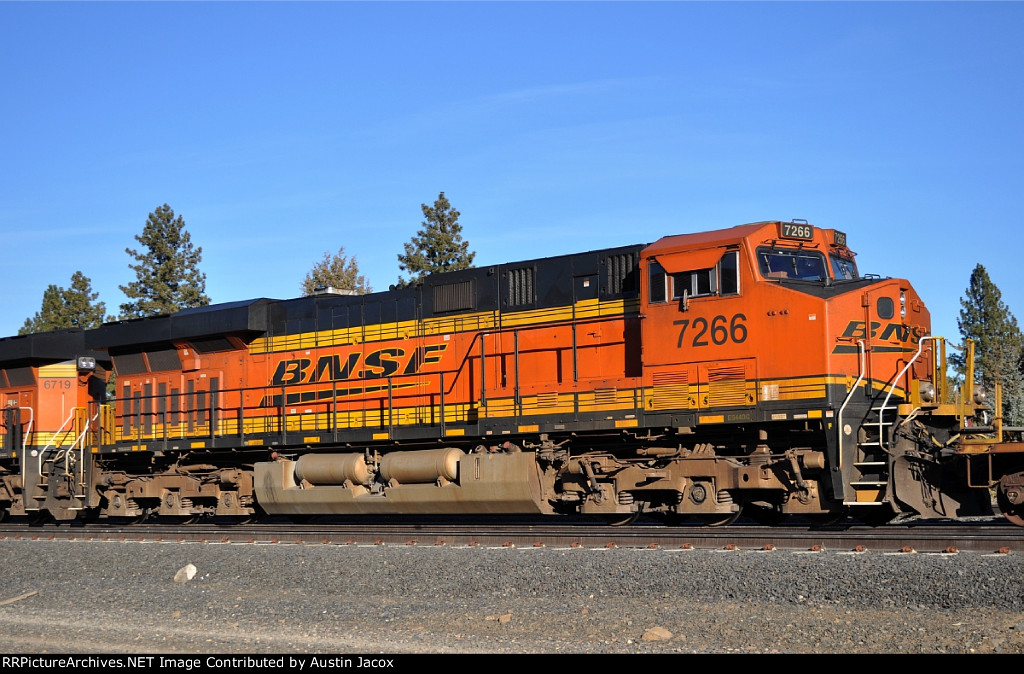 BNSF 7266